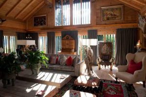 Old Alpine Chalet in French Style Shows Art Deco Decorating Ideas ...