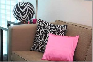 21 Modern Living Room Decorating Ideas Incorporating Zebra Prints into ...