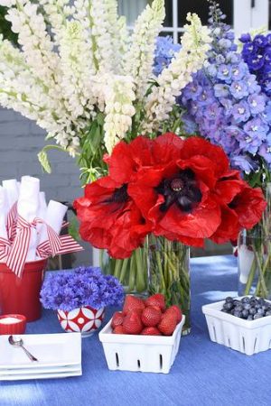 30 Floral Table Decorations and Centerpieces, Table Decor with Red Poppies