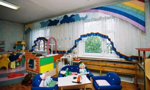 33 Creative Window Treatments for Kids Room Decorating