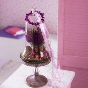 Creative Clear Glass Vases and Sparkling Spring Flower Arrangements