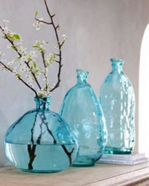 Creative Clear Glass Vases and Sparkling Spring Flower Arrangements