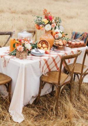 Outdoor Thanksgiving Table Decoration, 40 Fall Ideas for Setting ...