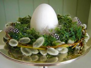 55 Floral Arrangements with Eggs, Easter Table Decorations and Eco Gifts