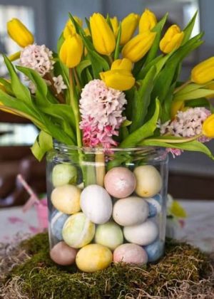 55 Floral Arrangements with Eggs, Easter Table Decorations and Eco Gifts