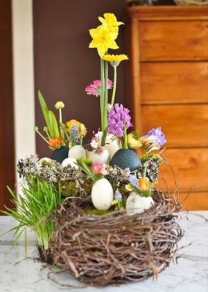 55 Floral Arrangements with Eggs, Easter Table Decorations and Eco Gifts