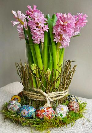 55 Floral Arrangements with Eggs, Easter Table Decorations and Eco Gifts